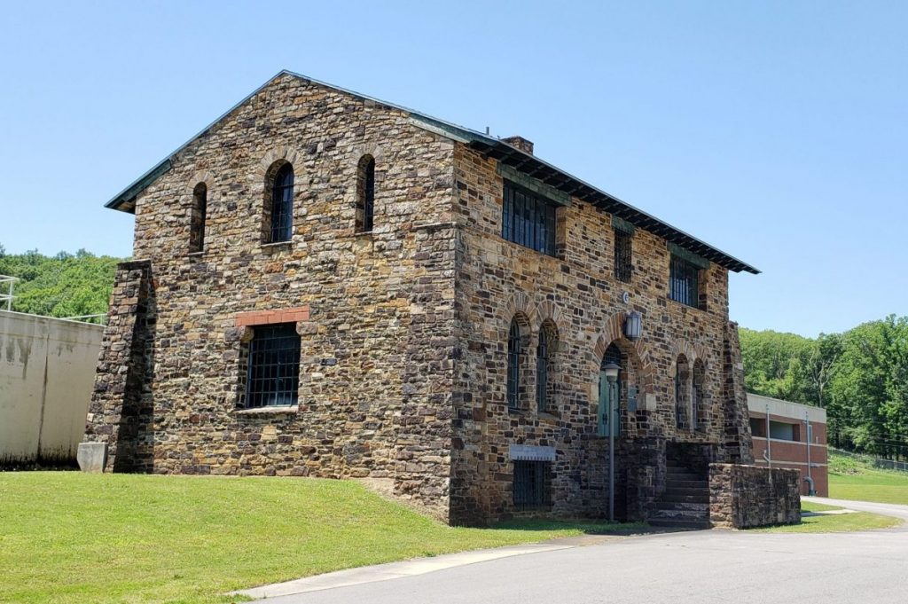 Fort Smith Housing - Fort Smith Town & Parks Guide